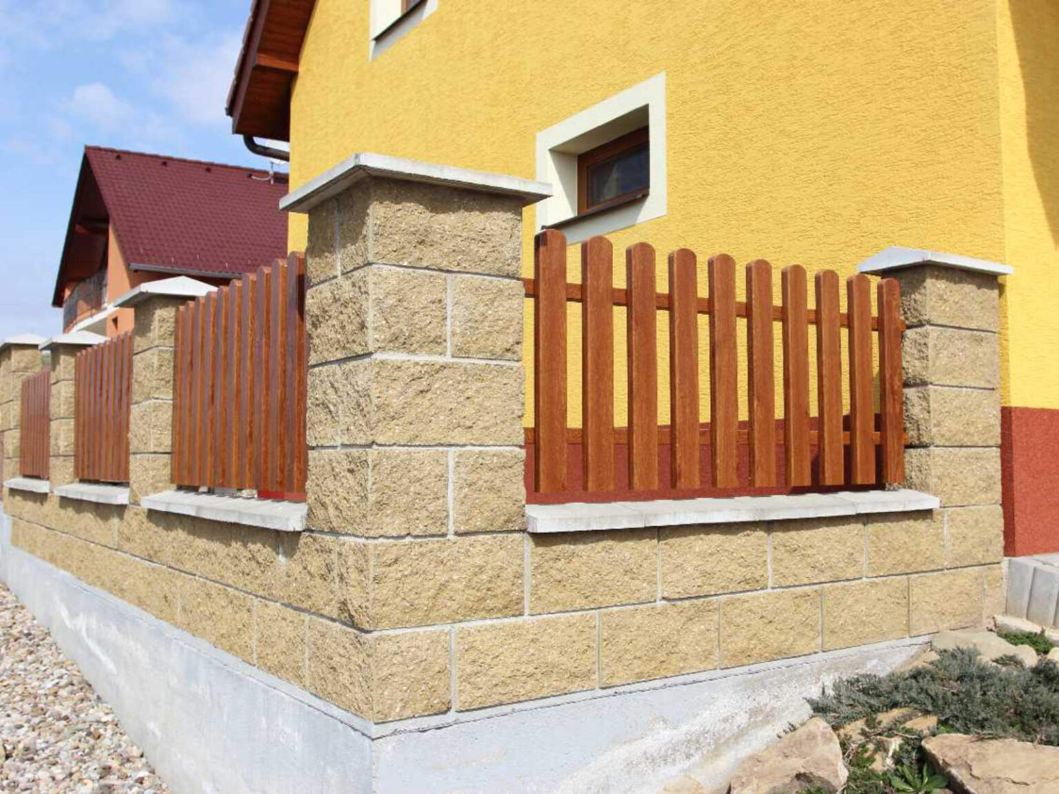 Plastové ploty na klíč – bezúdržbové PVC plotovky | Rozboud Kovo
